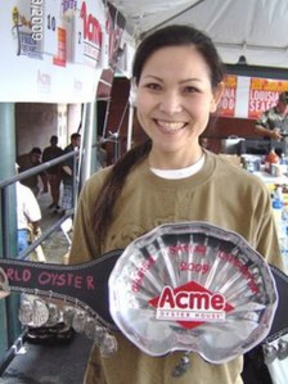 Black Widow Sonya Thomas wants Oyster King's world crown - BBC News