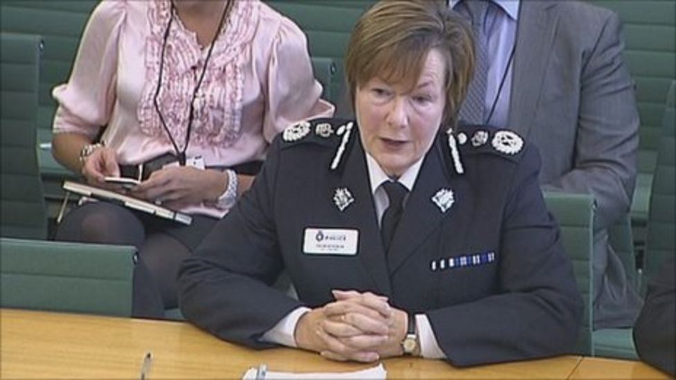 Nottinghamshire Police chief constable Julia Hodson retires - BBC News
