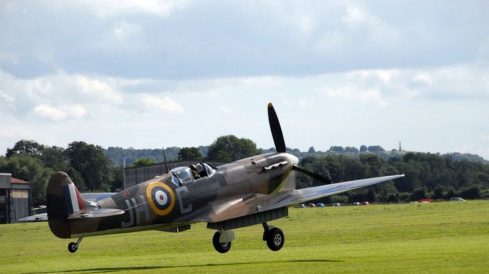 Hull-born Spitfire pilot Ronald Berry's WW2 medals sold for £120,000 ...