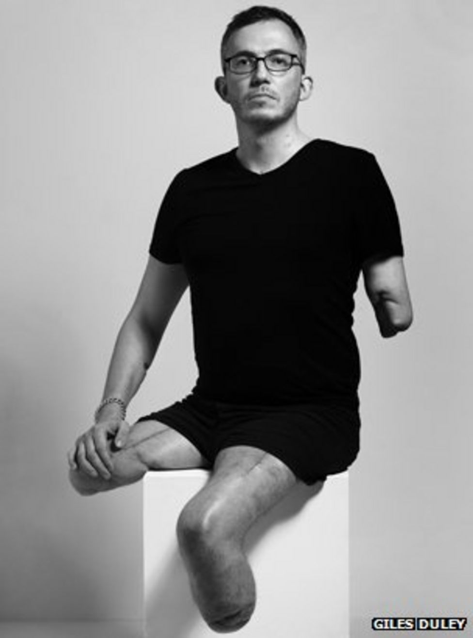 Giles Duley - a second shot at life - BBC News