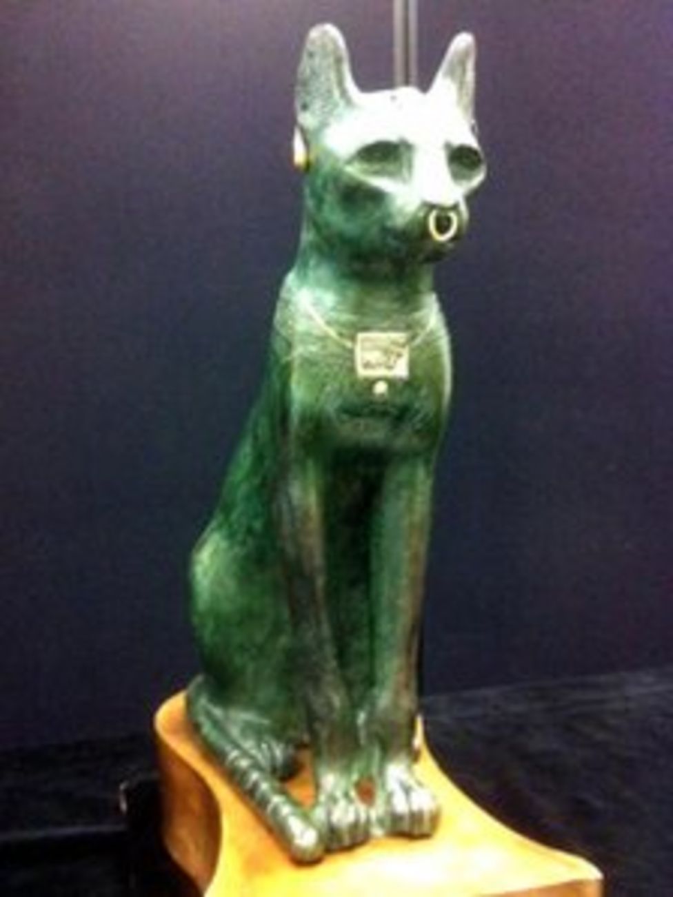 Egyptian Gayer-Anderson cat on display in Shetland - BBC News