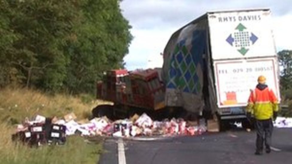 A1 North Yorkshire HGV crash victim named - BBC News