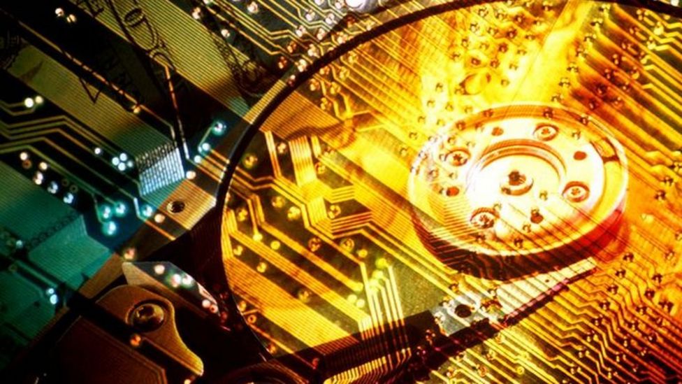 eBay pulls sales of Chinese 'spyware phones' - BBC News