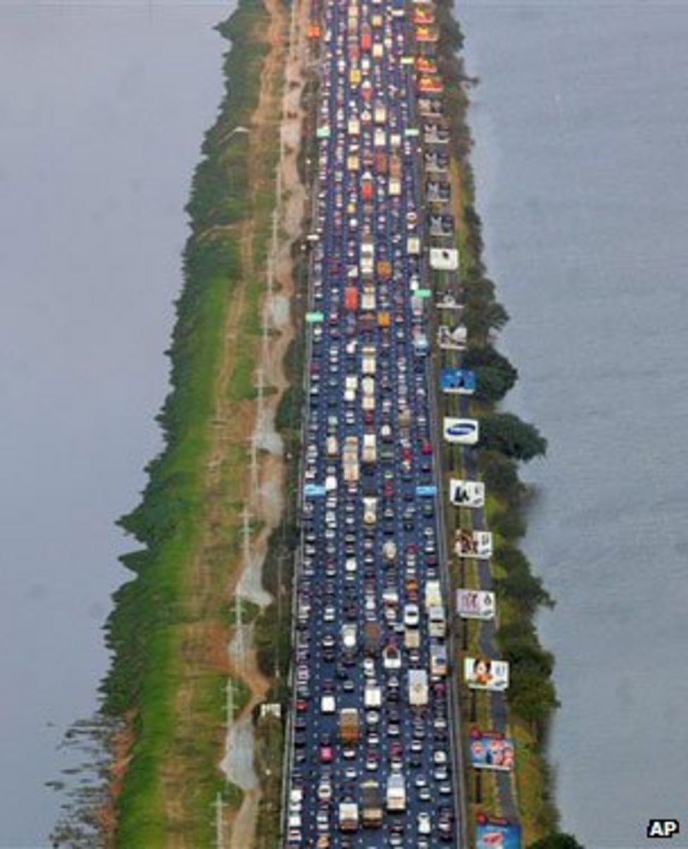Sao Paulo: A city with 180km traffic jams - BBC News