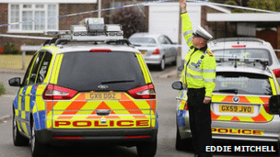 IPCC probe: Sussex Police shot Seaford gunman three times - BBC News