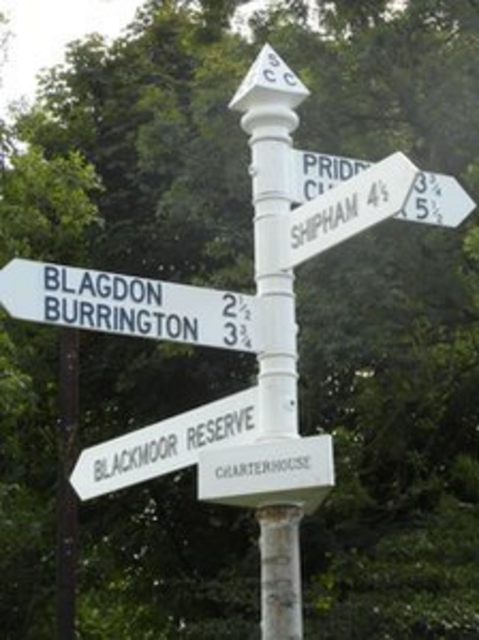 Traditional signposts to be restored in the Mendip Hills - BBC News