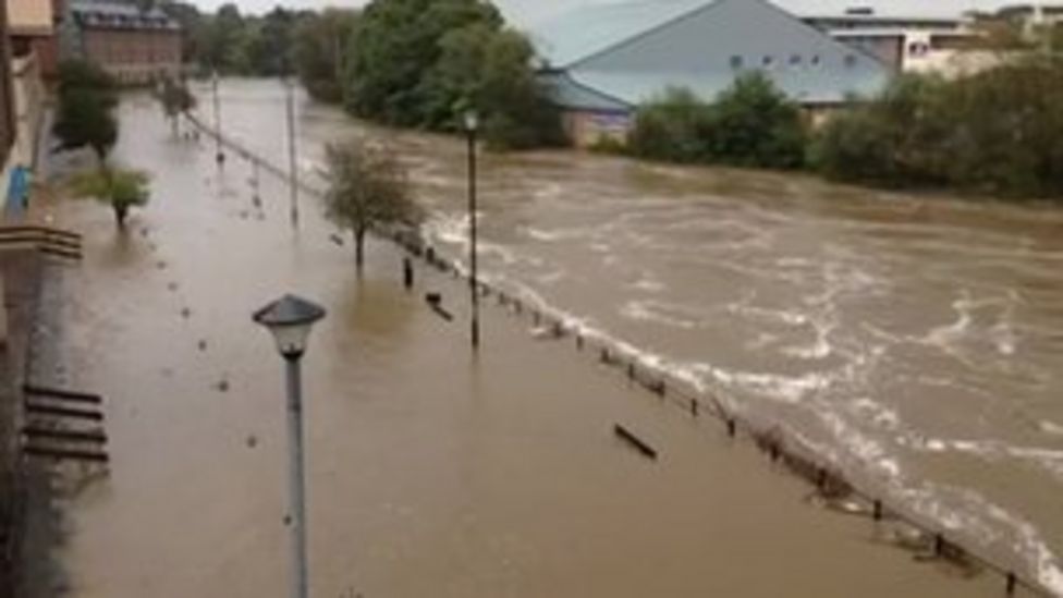 North East floods: Roads closed by flooding - BBC News