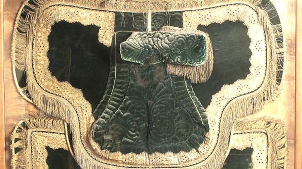 'Extremely rare' 500-year-old textiles stun Antiques Roadshow expert ...