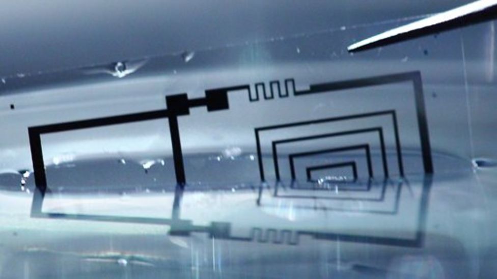 Tiny pop-up 'cell playgrounds' fold themselves - BBC News