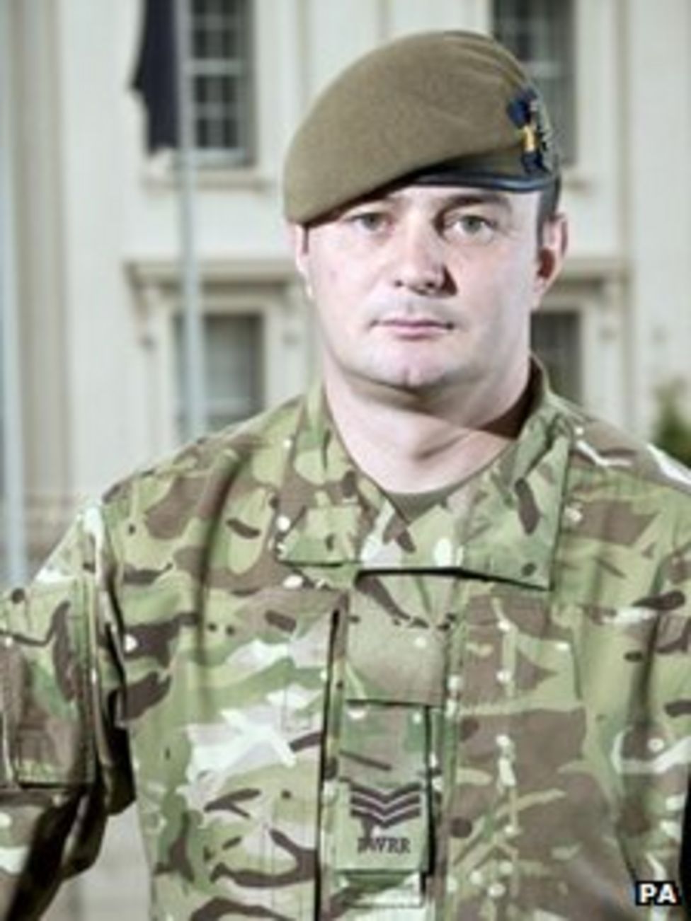Manchester soldier Mark Moffitt honoured for bravery - BBC News