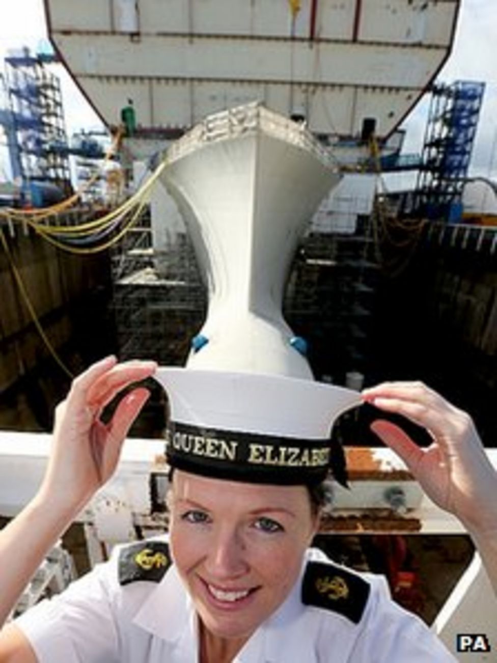 HMS Queen Elizabeth aircraft carrier's first crew named - BBC News