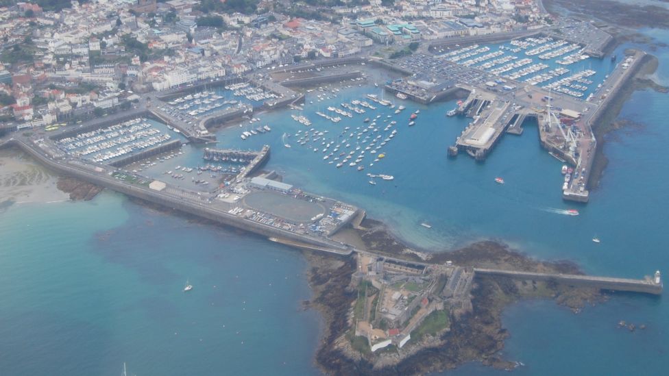 Guernsey's cruise ship tenders may land at Albert Pier - BBC News