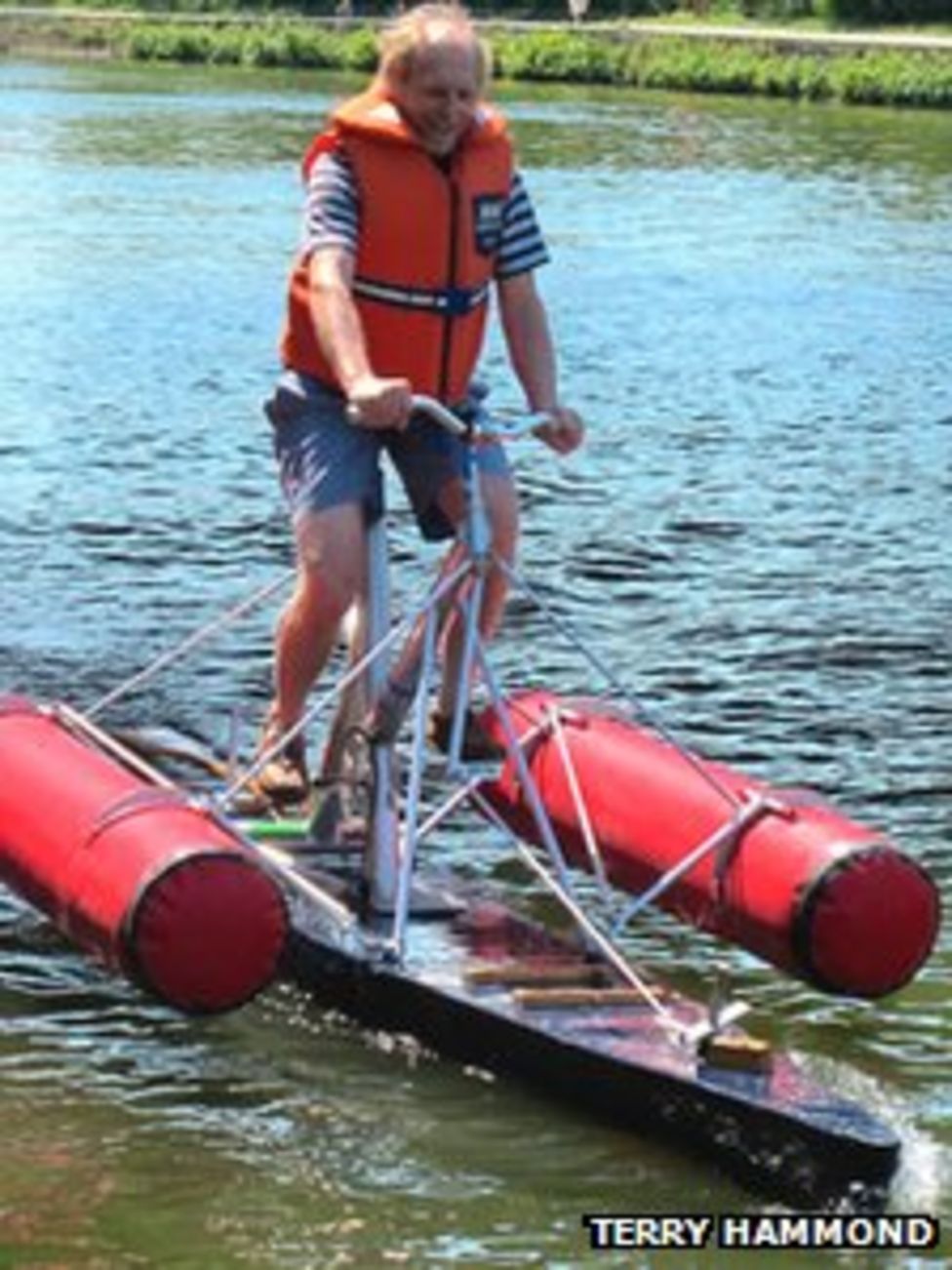 Terry Hammond's Thames River 'water cycle' disrupted - BBC News