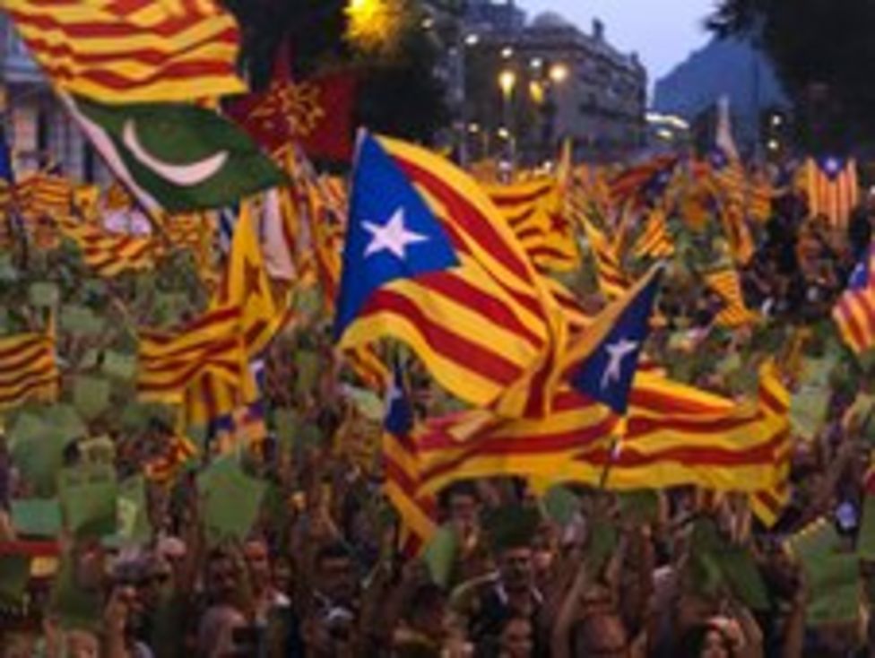 Spain facing independence row over Catalonia - BBC News