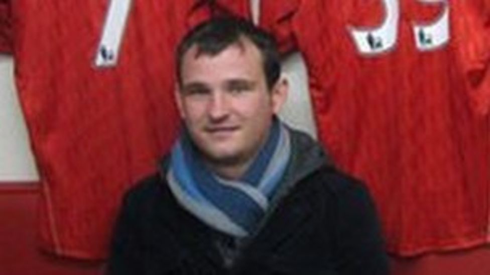 Mike Jones stabbing: Support for family in Tarleton - BBC News