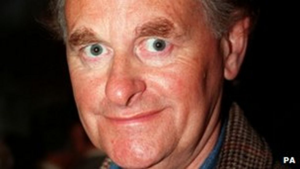 Italian Job actor John Clive dies at 79 - BBC News