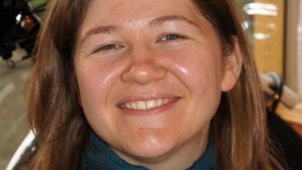 PC Fiona Bone's family thank public after shooting death - BBC News