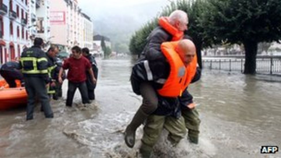 Pilgrims evacuated as French floods hit Lourdes shrine - BBC News