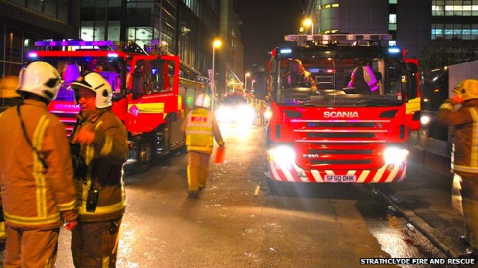 Buildings evacuated after flats fire in Glasgow city centre - BBC News Buildings evacuated after flats fire in Glasgow city centre - BBC News