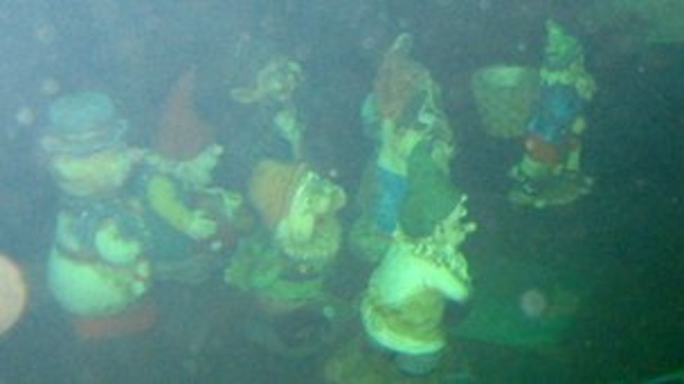 Underwater garden gnomes hidden in Lake District - BBC News