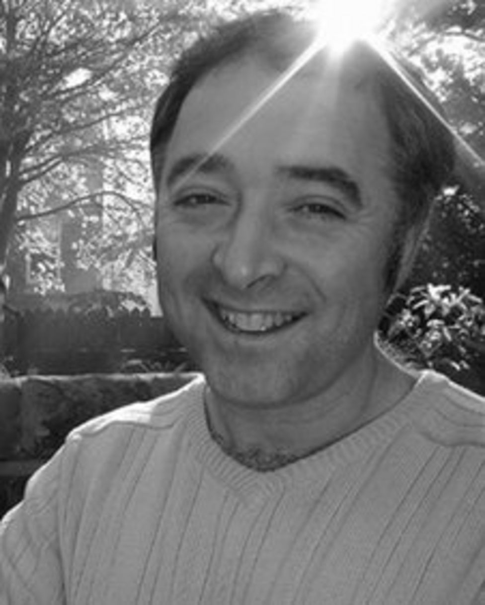 Frank Cottrell Boyce wins children's fiction prize - BBC News