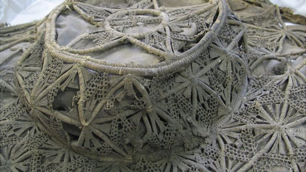Luton Museums mystery of 400-year-old rare hat - BBC News