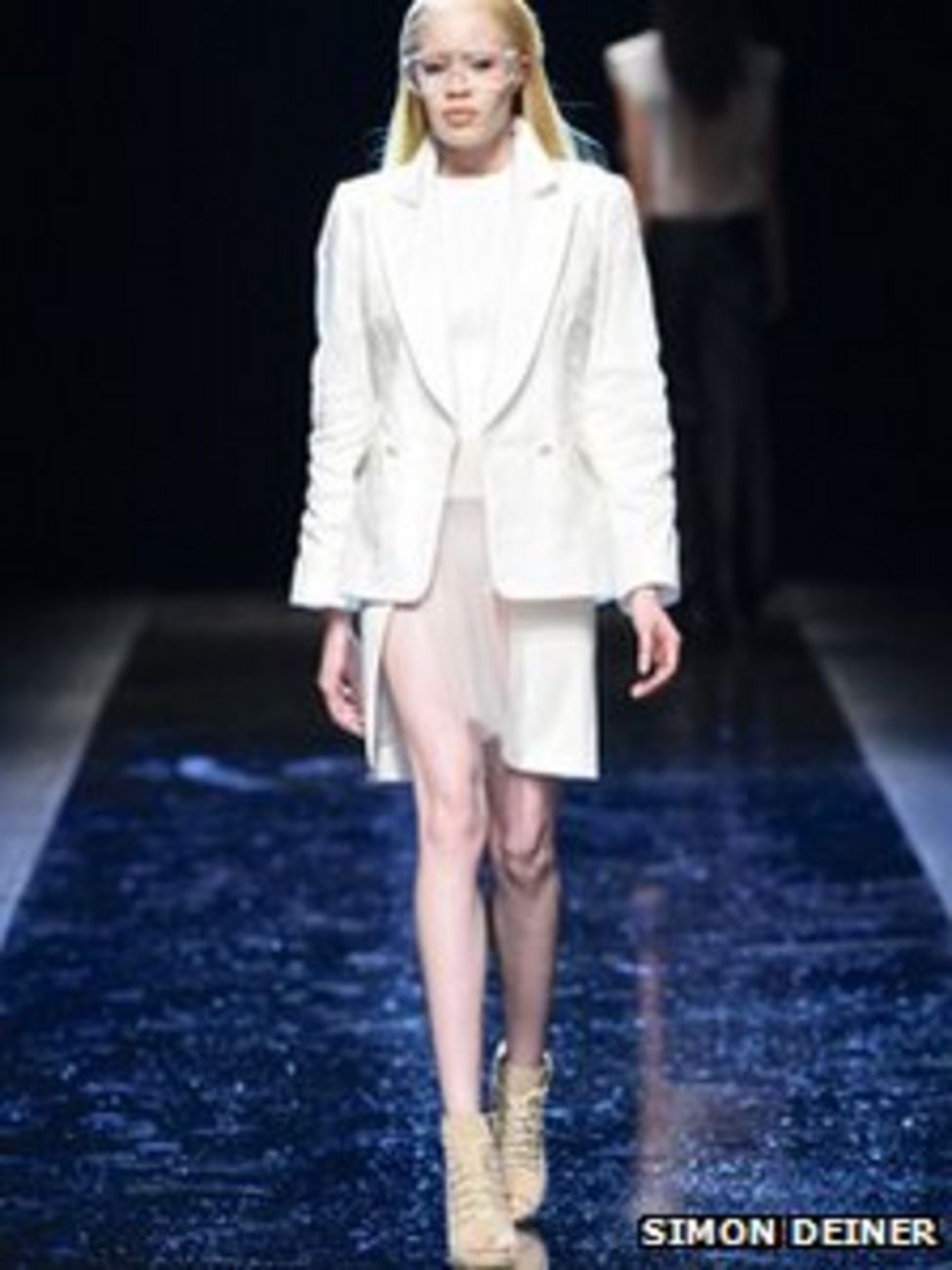 Albino models setting the trend for Africa - BBC News