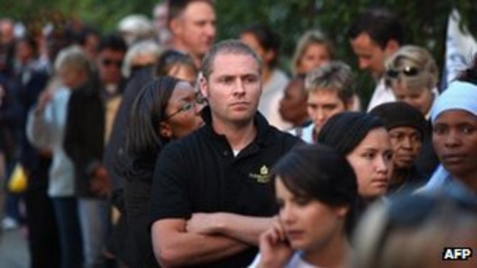 South Africa's census: Racial divide continuing - BBC News