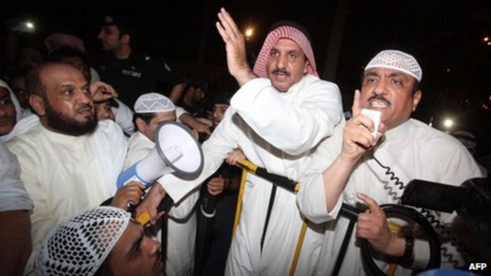 Kuwait: Ex-MP Mussallam al-Barrak freed on bail - BBC News