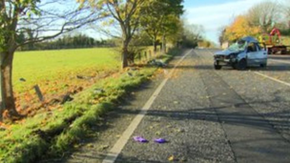 Two critical after Portadown road crash - BBC News