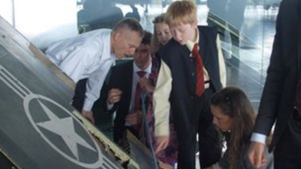 Foes now friends: US stealth pilot and the Serb who shot him down - BBC ...