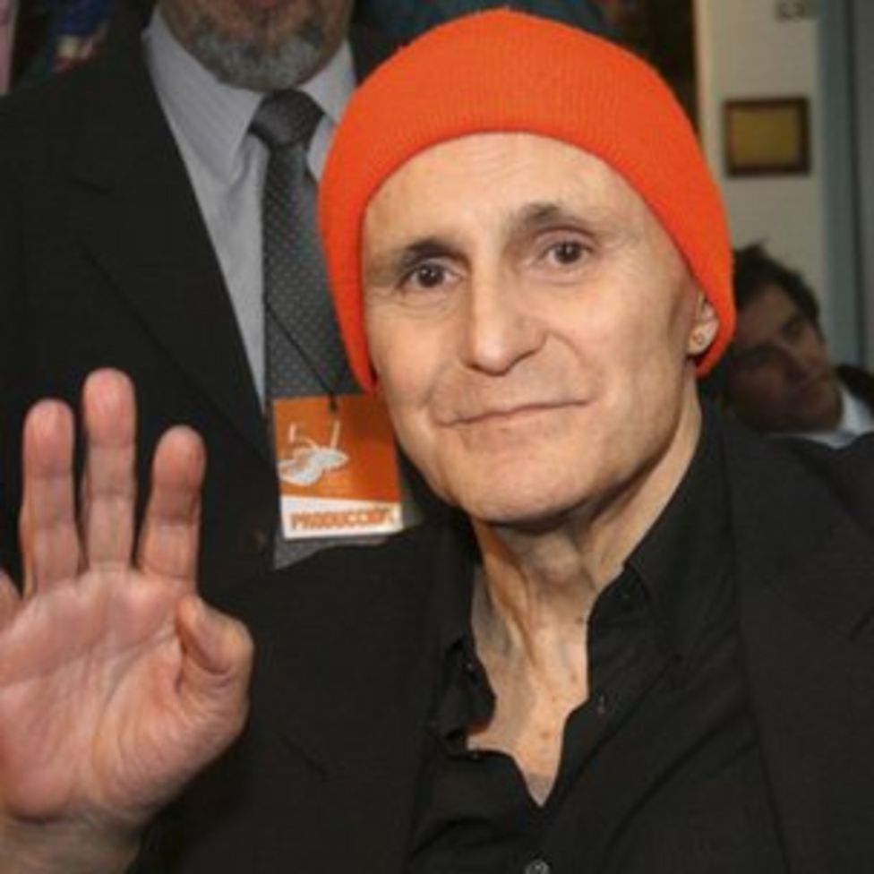 Leonardo Favio, Argentine film director, dies aged 74 - BBC News