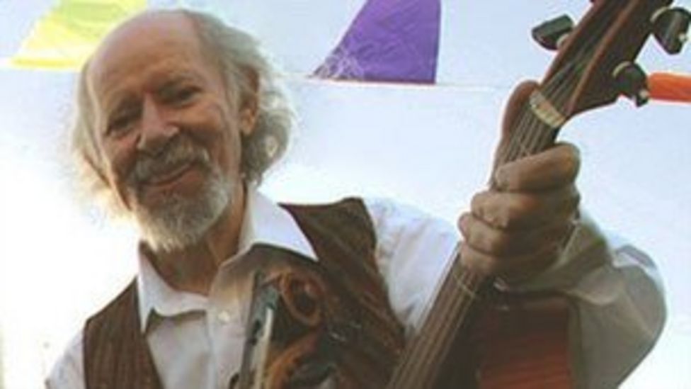 ELO cellist Mike Edwards hay bale death: Farmers cleared - BBC News