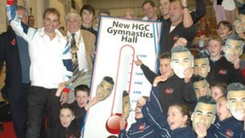 Louis Smith look-alikes raise funds for Huntingdon gym - BBC News