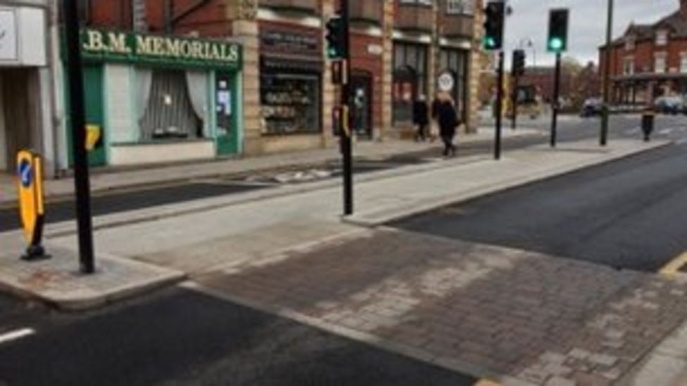 Council teaches people to use new Leek road crossing - BBC News