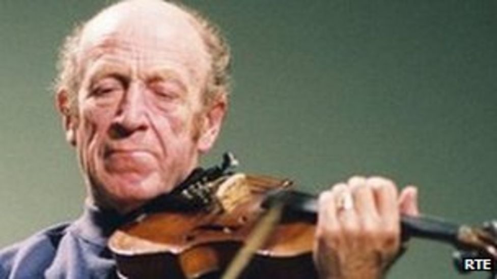 Chieftains founder Martin Fay dies aged 76 - BBC News