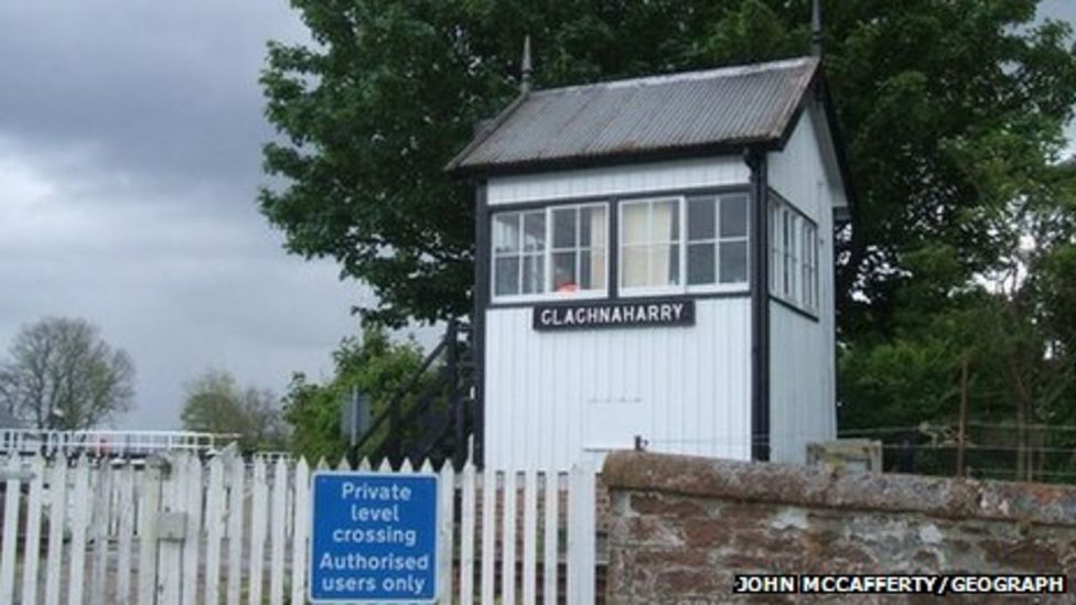 Historic signal boxes across Scotland surveyed - BBC News