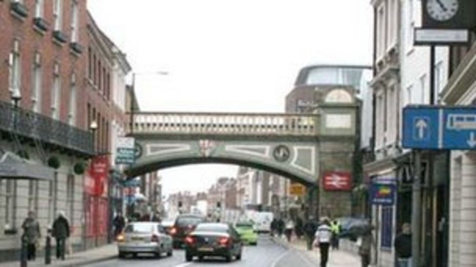 Worcester Foregate Street bridge gets £1m repairs - BBC News