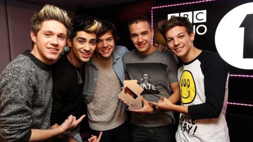 One Direction top UK single and album charts - BBC Newsround