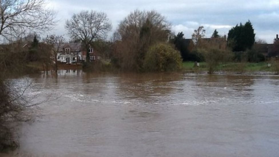 Environment Agency warns of flooding in Derbyshire - BBC News