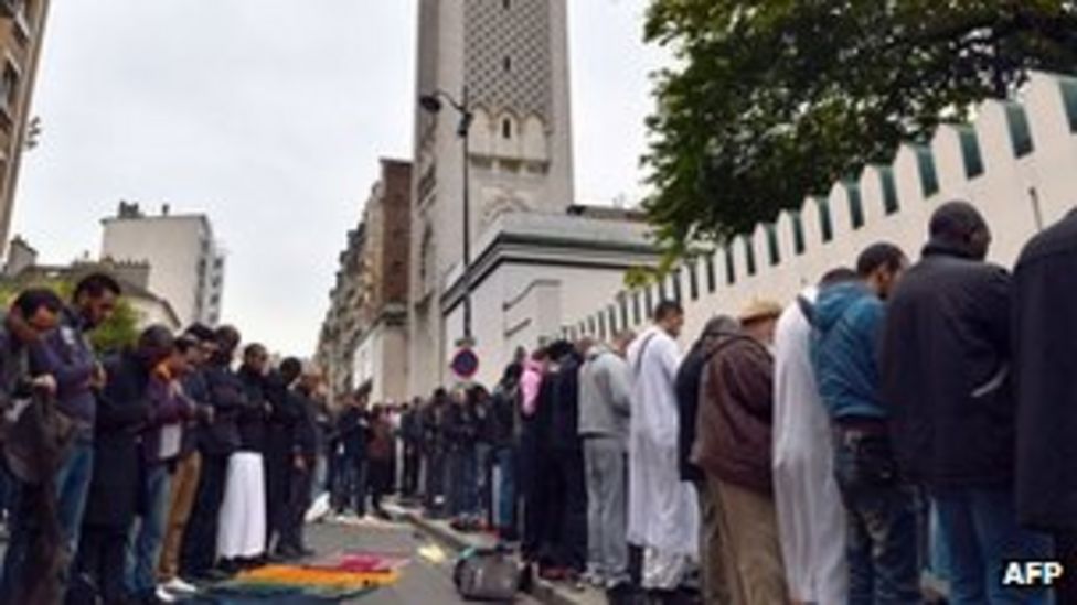 Gay-friendly 'mosque' opens in Paris - BBC News