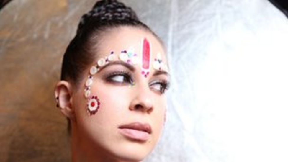 India's music scene - the DJs and singers moving East - BBC News