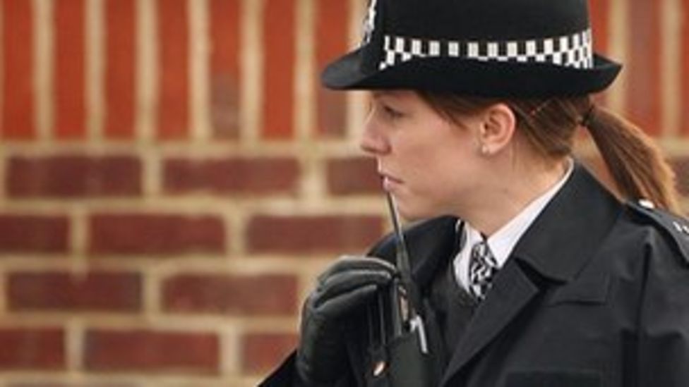 Social media benefits to police investigated - BBC News