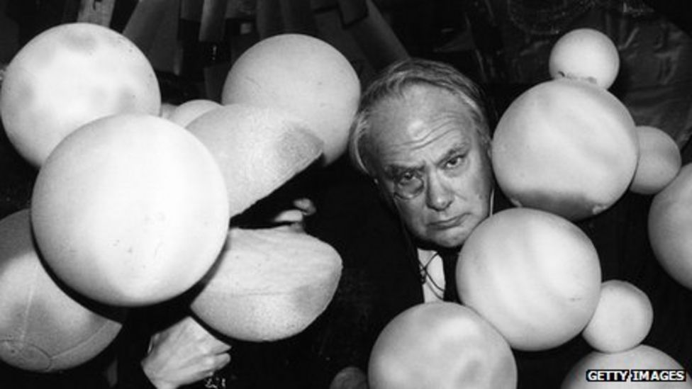 Sir Patrick Moore: Chris Lintott's tribute - BBC News