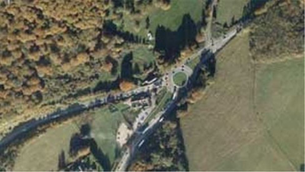 'Clarity' call over A417 Air Balloon roundabout funding - BBC News