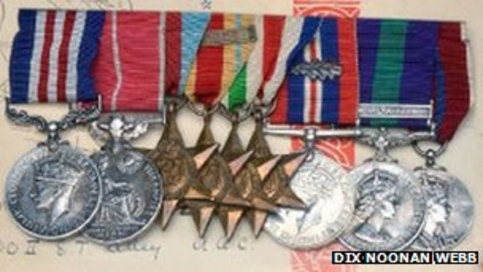 SAS sale: RSM Bob Lilley's medals sell for £78,000 - BBC News