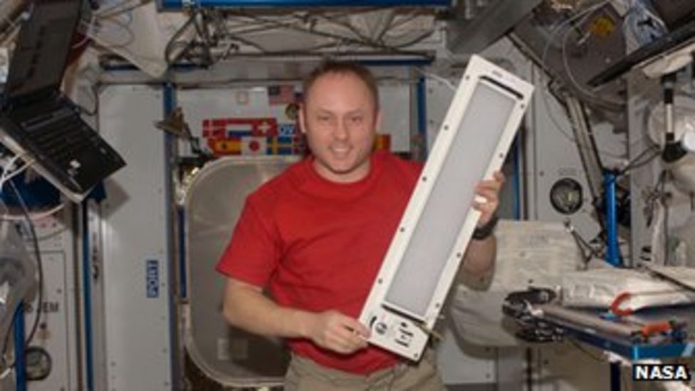 Nasa to test space-sleep colour-changing lights - BBC News