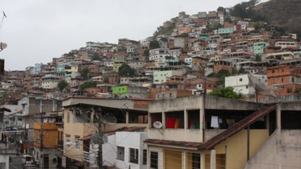 Paying with 'kisses' as Brazil’s social currencies spread - BBC News