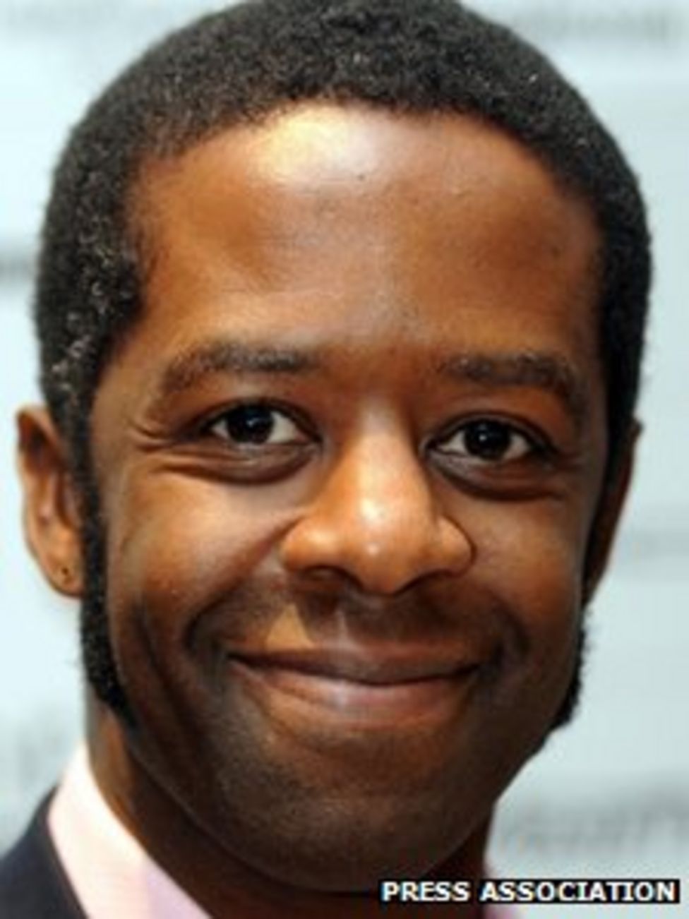 Birmingham's Adrian Lester's OBE dedicated to family - BBC News