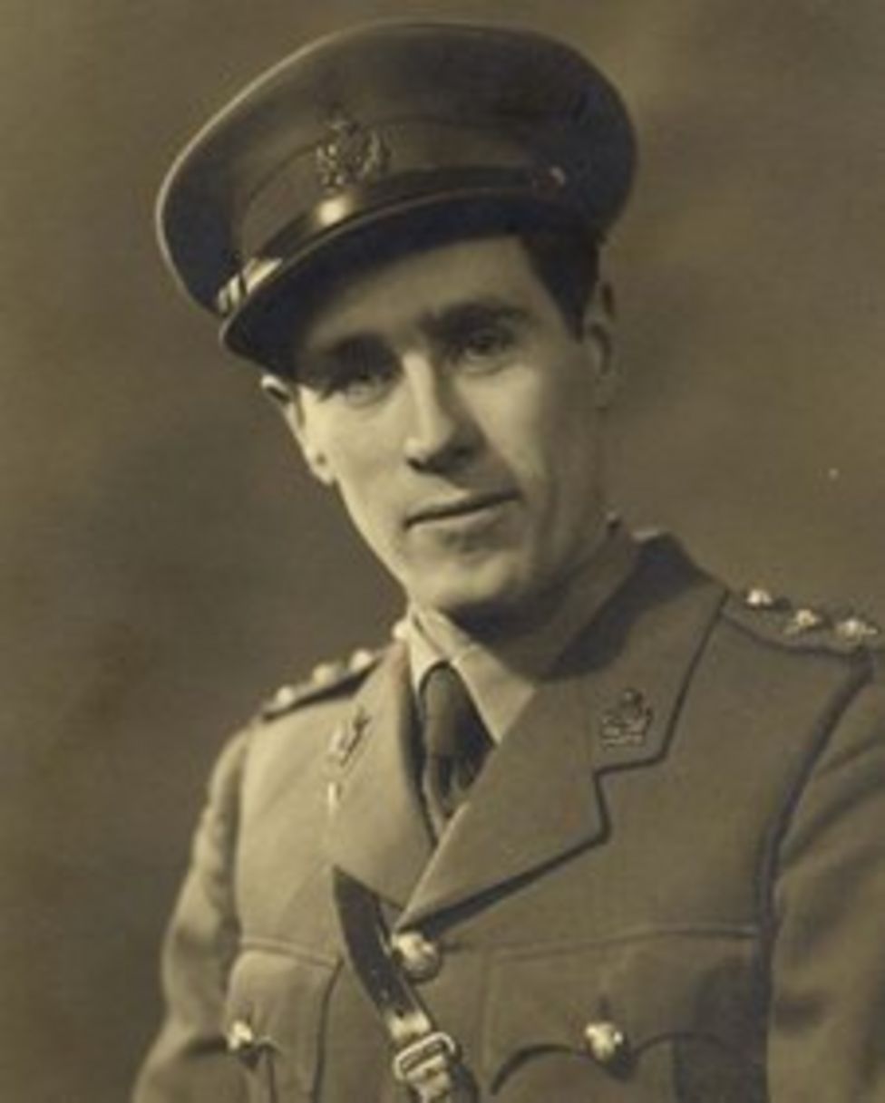 Bletchley codebreaker Raymond Roberts appointed MBE - BBC News